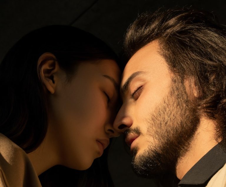 How To Appear Confident and Attractive To Get The Girl